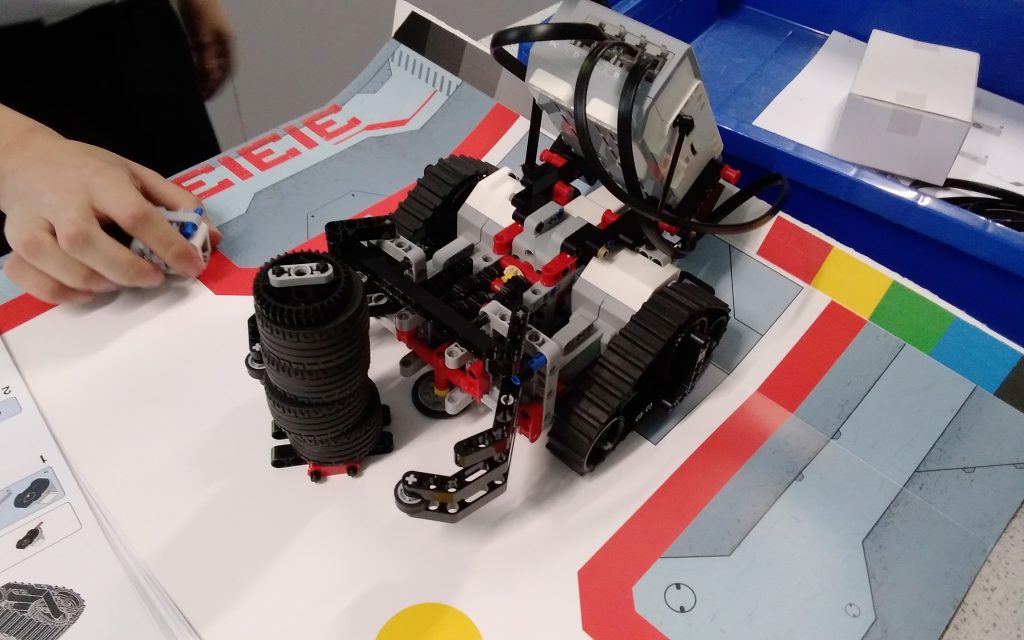 KS3 Science Club Building Robots - Ripley St Thomas